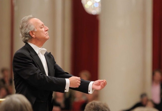 Great conductors in the Bolshoi Theatre. Conductor - Yuri Temirkanov ...